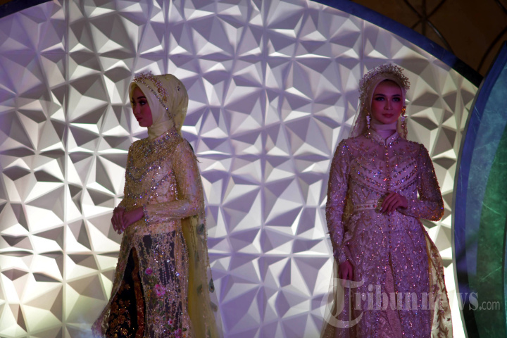 Tren Busana Pengantin 2023 yang Cerah dan Colorfull dari Whulyan, Foto ...