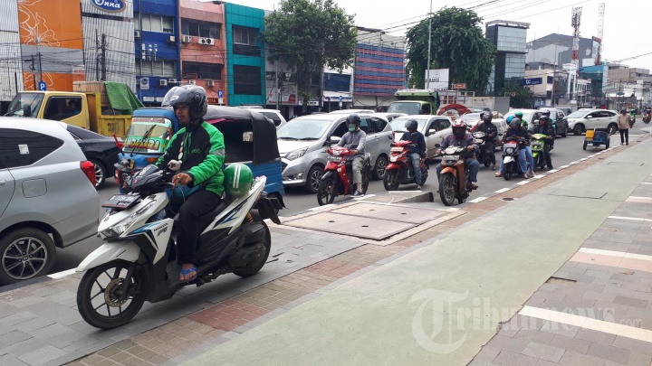 Trotoar Lebar Dilintasi Sepeda Motor, Foto 2 #1829860 - TribunNews.com