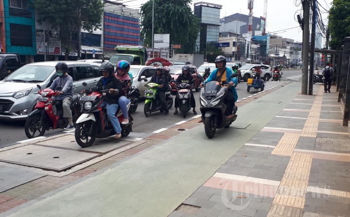 Trotoar Lebar Dilintasi Sepeda Motor, Foto 4 #1829862 - TribunNews.com
