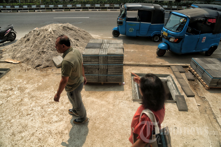 Tumpukan Material di Kawasan Pedestrian Matraman, Foto 4 #1982672 ...