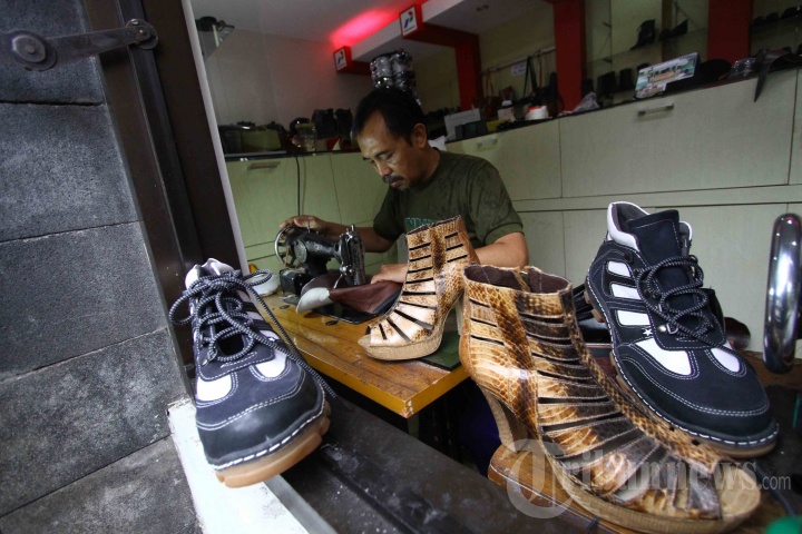 UKM Sepatu Kulit Binaan Pertamina di Malang, Foto 3 #1684100 ...