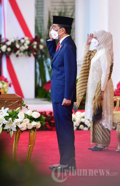 Upacara Penurunan Bendera Sang Merah Putih di Istana Merdeka, Foto 2 #1891017 - TribunNews.com