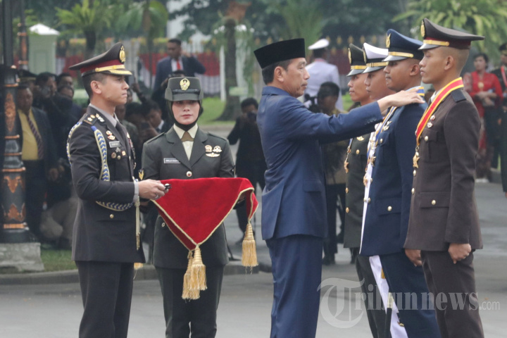 Upacara Prasetya Perwira TNI-Polri 2023 di Istana Merdeka, Foto 5 ...