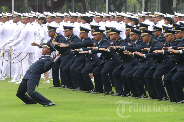 Upacara Prasetya Perwira TNI-Polri 2023 di Istana Merdeka, Foto 8 ...
