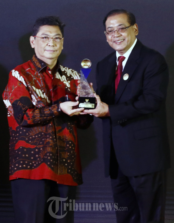 Utut Adianto Mewakili PDIP Meraih KIP Award 2022 Ketiga Kalinya, Foto 1 ...