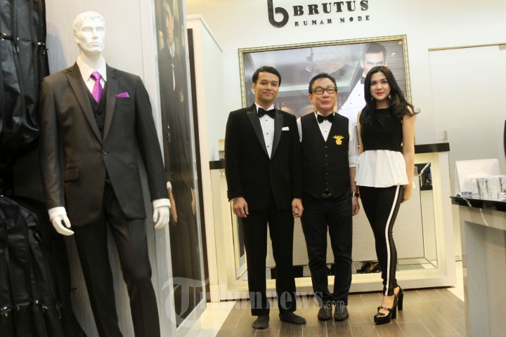 Vicky Shu Temani Calon Suami Ade Imam Fitting Jas, Foto 1 #1718290 ...