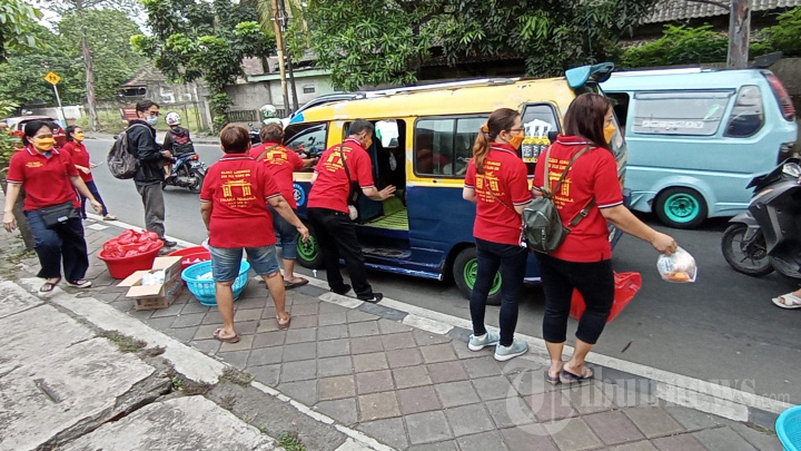 Umat Tri Dharma Vihara Nimmala Boen San Bio Bagikan Takjil Gratis, Foto ...