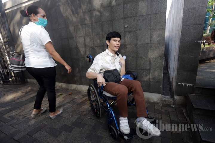 Vokalis Grup Band Elkasih, El Ibnu Berjuang Hidup di Kursi Roda, Foto 6 ...