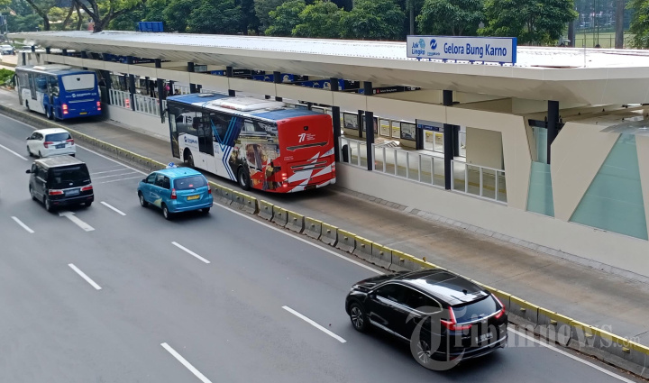 Wajah Baru Halte Transjakarta di Gelora Bung Karno, Foto 6 #1935018 - TribunNews.com