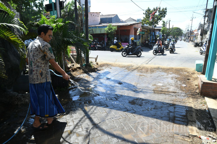 Warga Keluhkan Debu Imbas Proyek Jalan dan Gorong-gorong, Foto 2 #1996722 - TribunNews.com