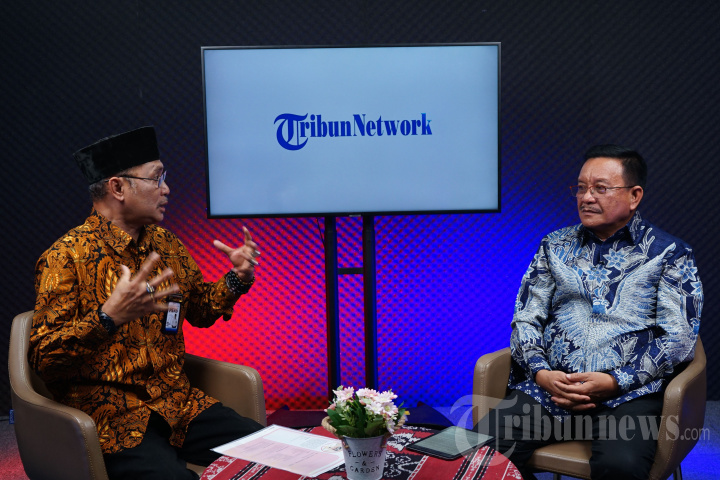 Wawancara Tribun Network dengan Wali Kota Bitung Maurits Mantiri, Foto ...