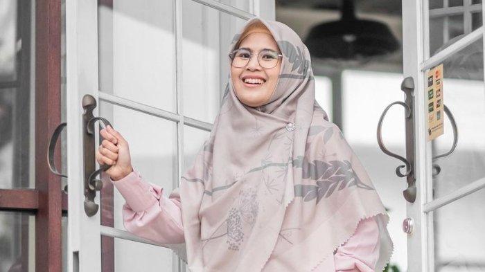 6 Potret Wiwin Supiyah, Wanita yang Kini Resmi Bercerai dengan Dewa Eka ...