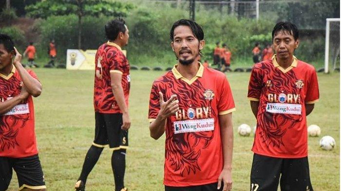 Ade Suhendra - TribunnewsWiki.com