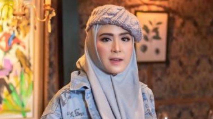 April Jasmine - TribunnewsWiki.com