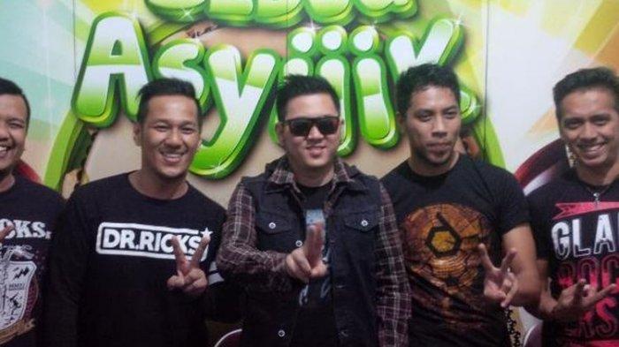 Five Minutes Pecat Vokalis Richie Setiawan, Ini Alasannya ...