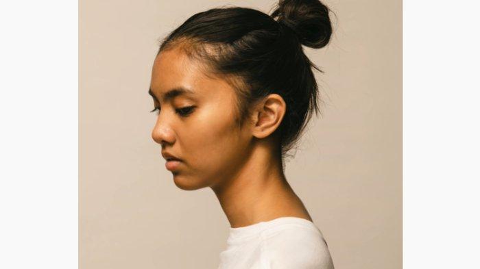 Profil Dere, Penyanyi Pendatang Baru yang Tulis Lagu-lagunya Bersama ...