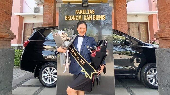 Devina Bertha - TribunnewsWiki.com