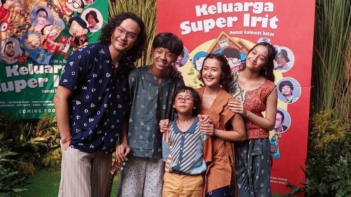 Film - Keluarga Super Irit (2025) - TribunnewsWiki.com
