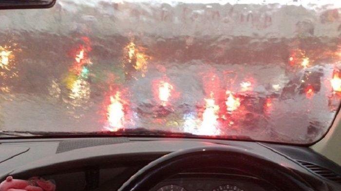Kaca Mobil Berembun Saat Hujan? Berikut Cara Mengatasinya - TribunnewsWiki.com
