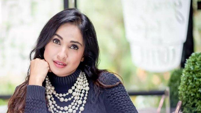 Mehnaz Marinez - TribunnewsWiki.com