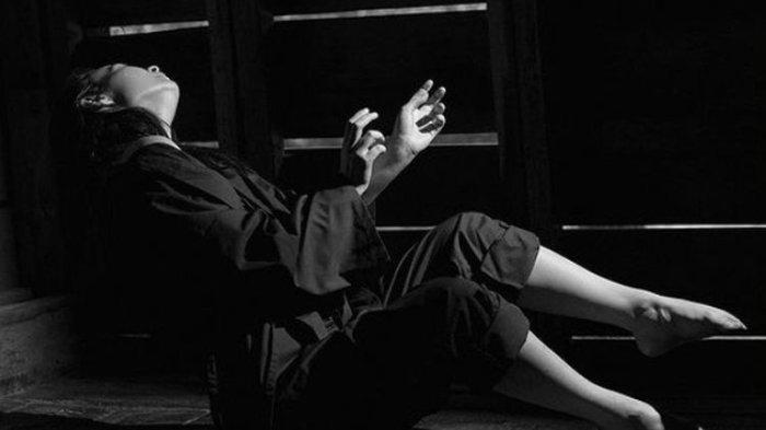 Chord Kunci Gitar My Love Mine All Mine - Mitski: Moon, a Hole of Light ...