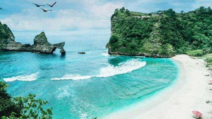 Pantai Atuh - TribunnewsWiki.com
