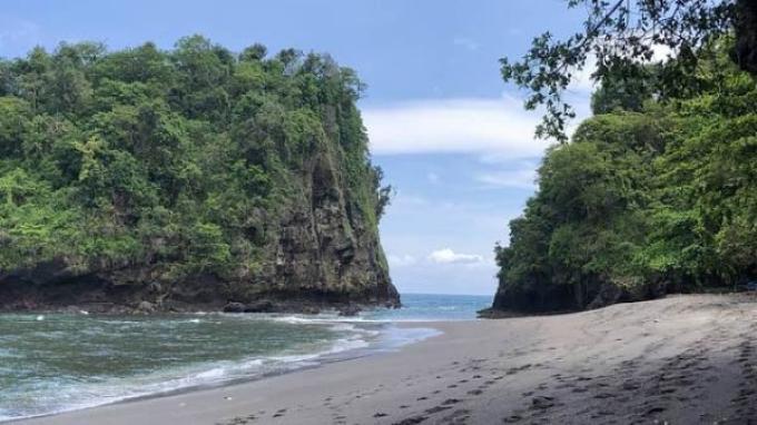 Pantai Licin Malang - TribunnewsWiki.com