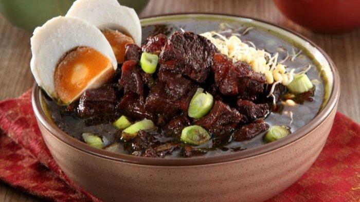 Mengenal Rawon, Hidangan Kuah Hitam Asal Indonesia yang Jadi Sup ...