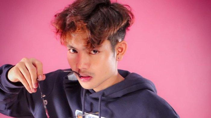 Sandy Saputra - TribunnewsWiki.com