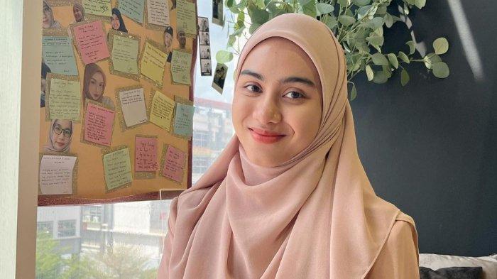 Sosok Aisyah Hijanah, Selebgram Cantik yang Dipoligami saat Hamil 5 Bulan, Punya Bisnis Hijab ...