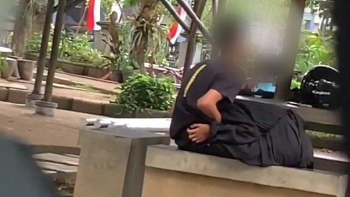 Video Viral 25 Detik 2 Remaja Diduga Mesum di Alun-alun Tulungagung, Temannya Beri Kesaksian ...