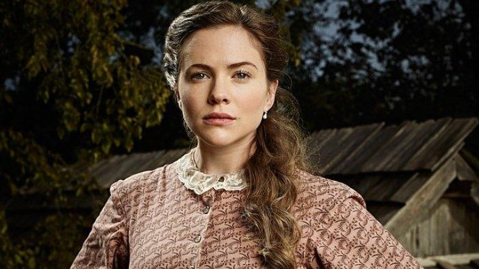 Caitlin Custer - TribunnewsWiki.com