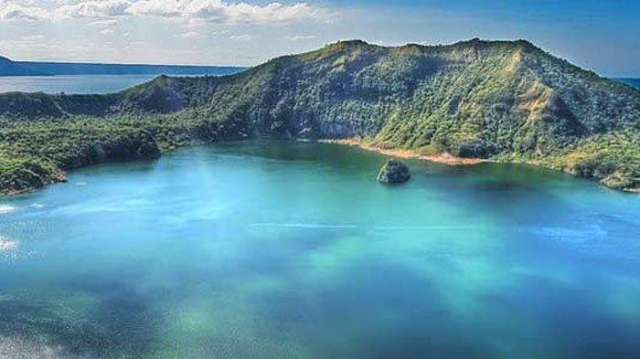 Gunung Taal (Taal Volcano) - TribunnewsWiki.com