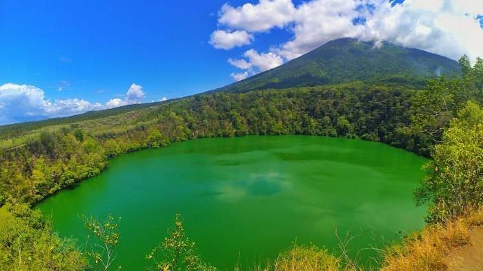 Melihat Keunikan Danau Tolire di Ternate yang Terkenal dengan Mitosnya - TribunnewsWiki.com