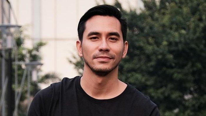 Darius Sinathrya - TribunnewsWiki.com