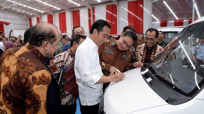 Resmikan Mobil Esemka dan Bubuhkan Tanda Tangan, Ini Pesan Presiden ...