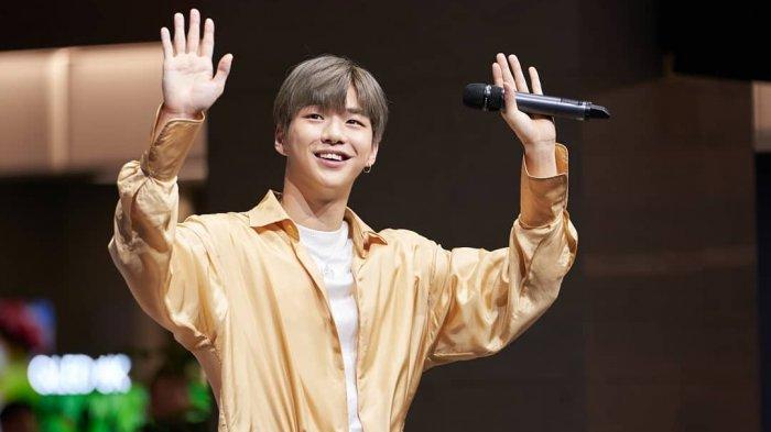 Lirik Lagu dan Terjemahan Indonesia 2U - Kang Daniel, Single di Mini ...