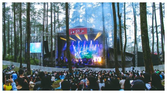 LaLaLa Fest 2020 Umumkan Line Up Mereka, Simple Plan Resmi Jadi Bintang ...