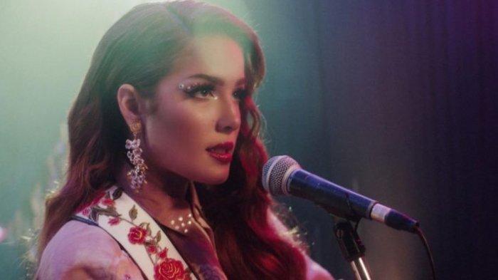 Lirik Lagu Halsey ‘Finally // Beautiful Stranger’ Lengkap dengan Video ...