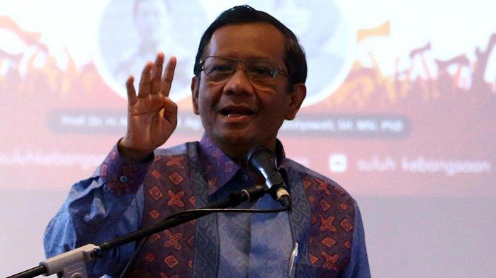 Luhut Binsar Pandjaitan Beri Mahfud MD Meme 'Corona is Like Your Wife ...