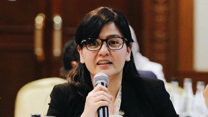 Profil Ratu Tisha Sekjen PSSI yang Diusir Suporter, Wanita Indonesia ...