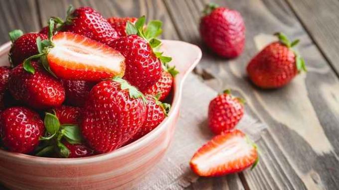 Stroberi (Strawberry) - TribunnewsWiki.com