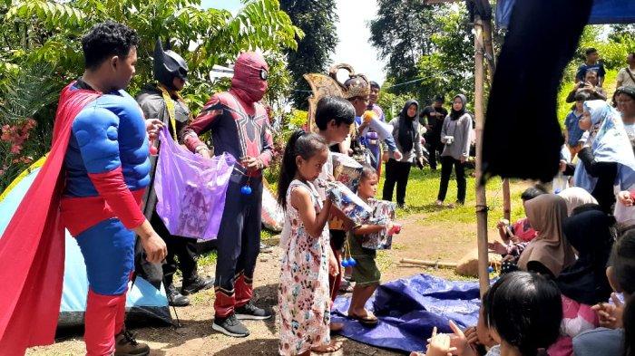 Dari Sukoharjo untuk Korban Gempa Cianjur: 'Superhero' Beri Trauma ...