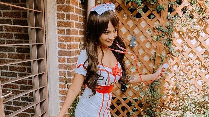 Vanessa Angel Akhirnya Tunjukkan Rumah Kakek Sugiono di Jepang, Pakai Kostum Suster: Yuk Kita ...
