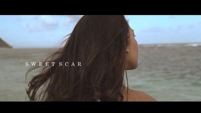 Chord Kunci Gitar dan Lirik Lagu Sweet Scar - Weird Genius feat. Prince ...