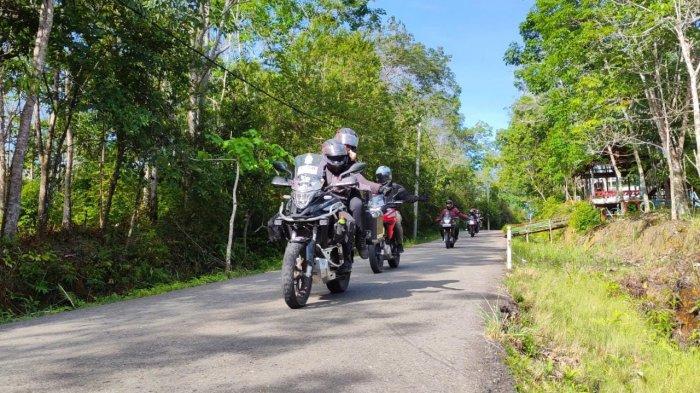 6 Tips Aman Berkendara Motor Matic Melewati Jalan Turunan ...