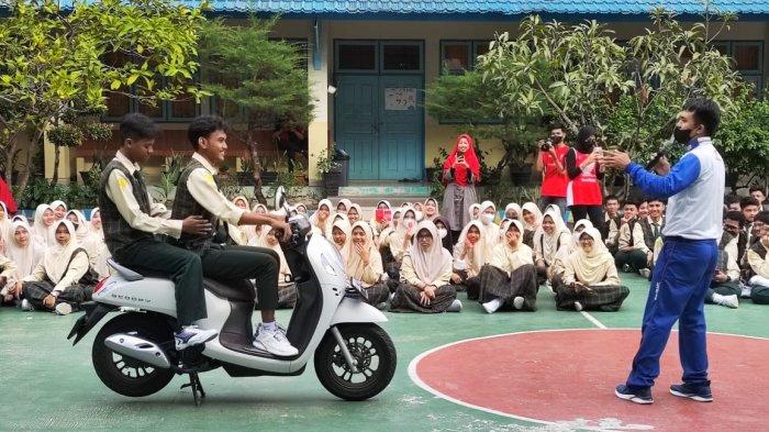 4 Tips Aman Berboncengan dengan Sepeda Motor, Boncenger Wajib Tahu ...