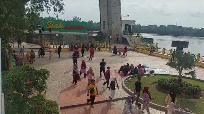 Wisatawan ke Siak Membludak, RTH Siak Lawo Diserbu Pengunjung ...