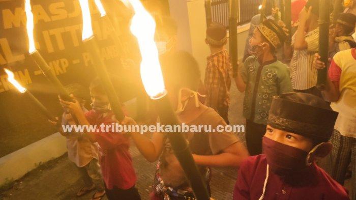 Foto: Pawai Obor dan Takbir Keliling di Tenayan Raya, Pekanbaru ...