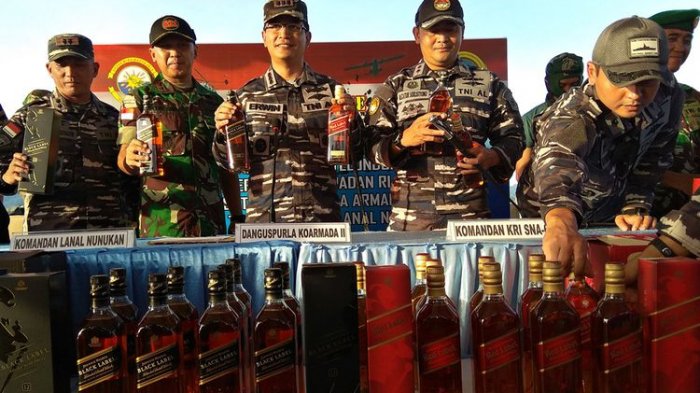 Kapal dari Malaysia Bawa 14.000 Botol Miras Ilegal Ditangkap TNI - Wartakotalive.com